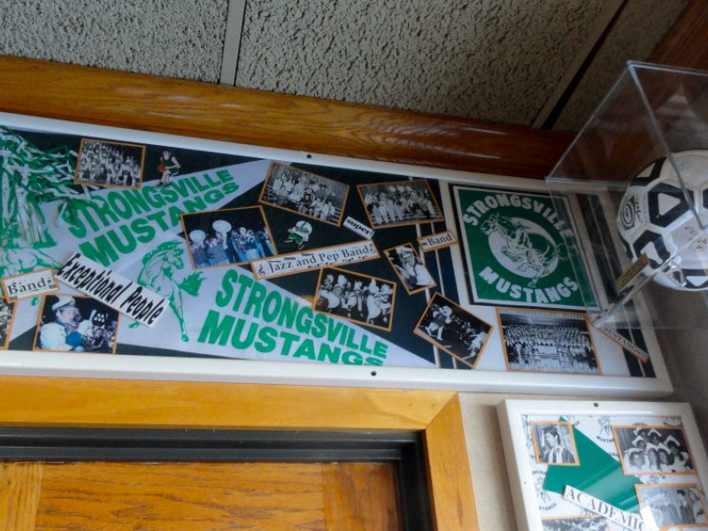 Applebee's Auctioning its Wall Artifacts as it Remodels | Strongsville ...