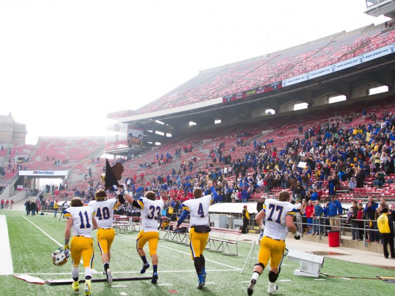 Catholic Memorial Football Team Wins WIAA State Championship | Waukesha ...