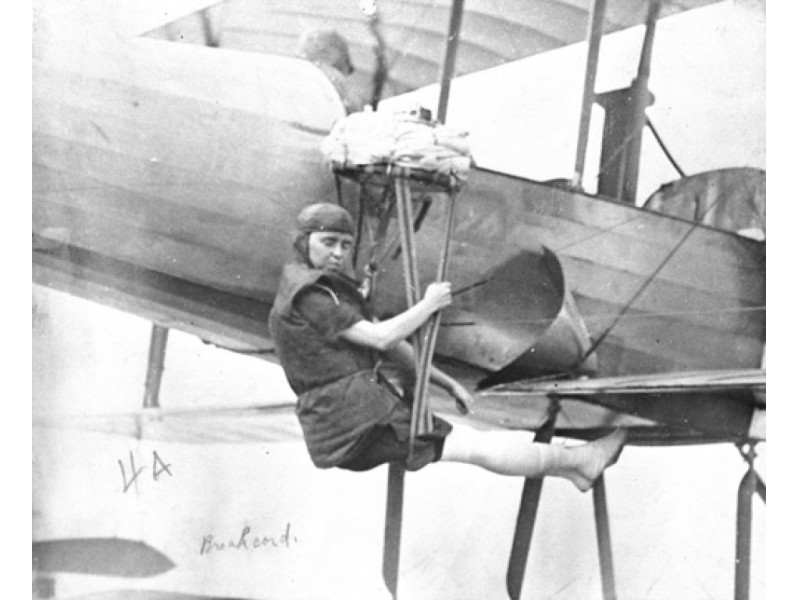 The Fascinating Life of Georgia 'Tiny' Broadwick, America's First Lady ...