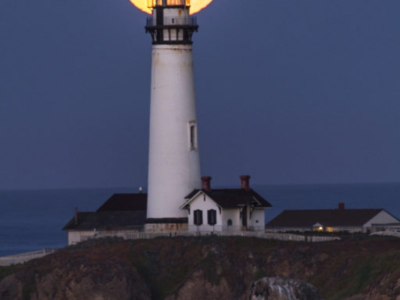 PHOTO OF THE DAY: Moon Over Pigeon Point Lighthouse | Half Moon Bay, CA ...