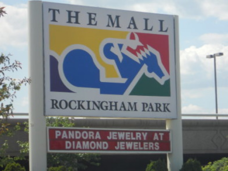 The Old Logo of a Mall near Where I Grew Up : r/90sdesign