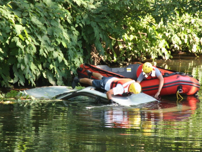 Car Swerves Into Water After Six-Car Accident on Parkway | Clark, NJ Patch