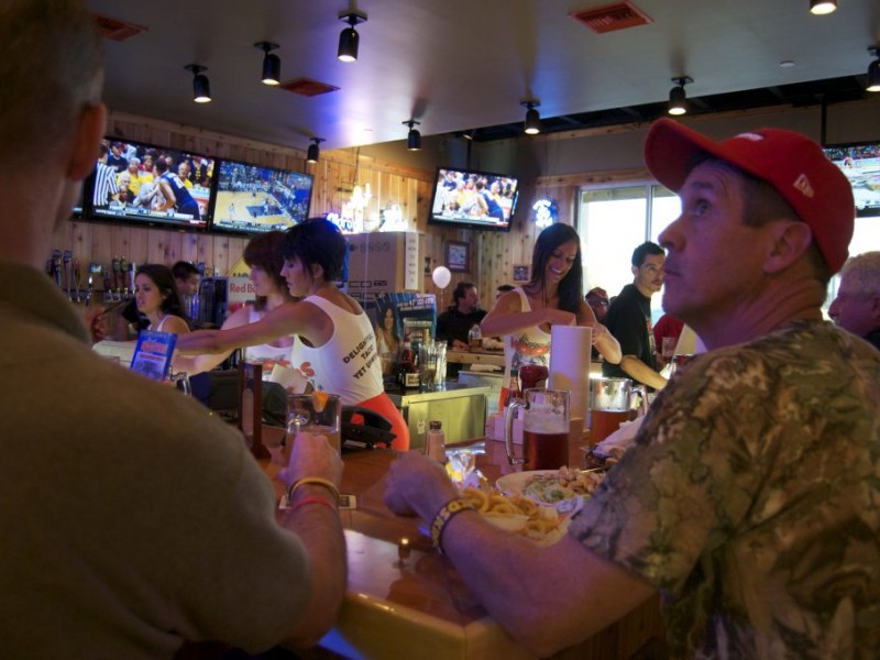 Photos: Rohnert Park Hooters Officially Open | Rohnert Park, CA Patch