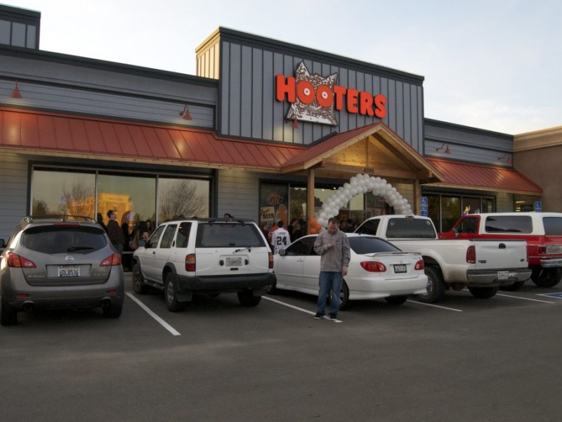 Photos: Rohnert Park Hooters Officially Open | Rohnert Park, CA Patch